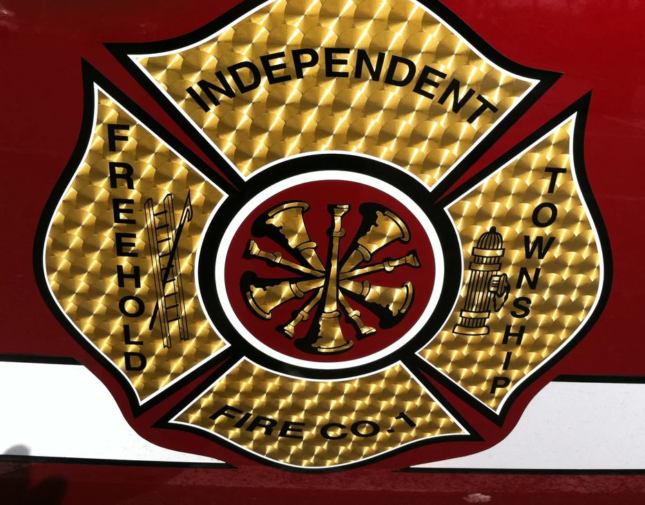 Large Engine Turn Gold Vinyl – Crafter NV